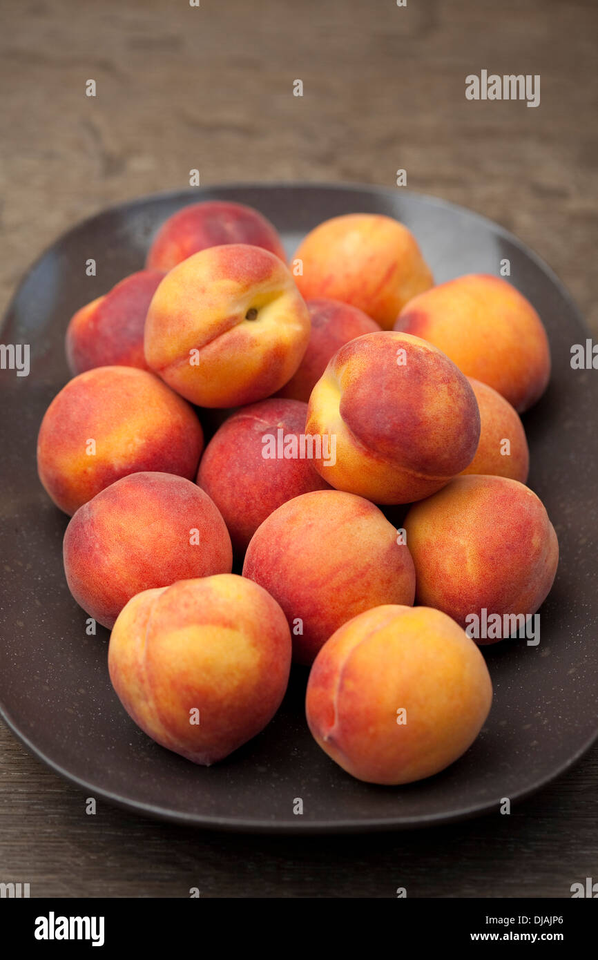 Peach plate hi-res stock photography and images - Alamy
