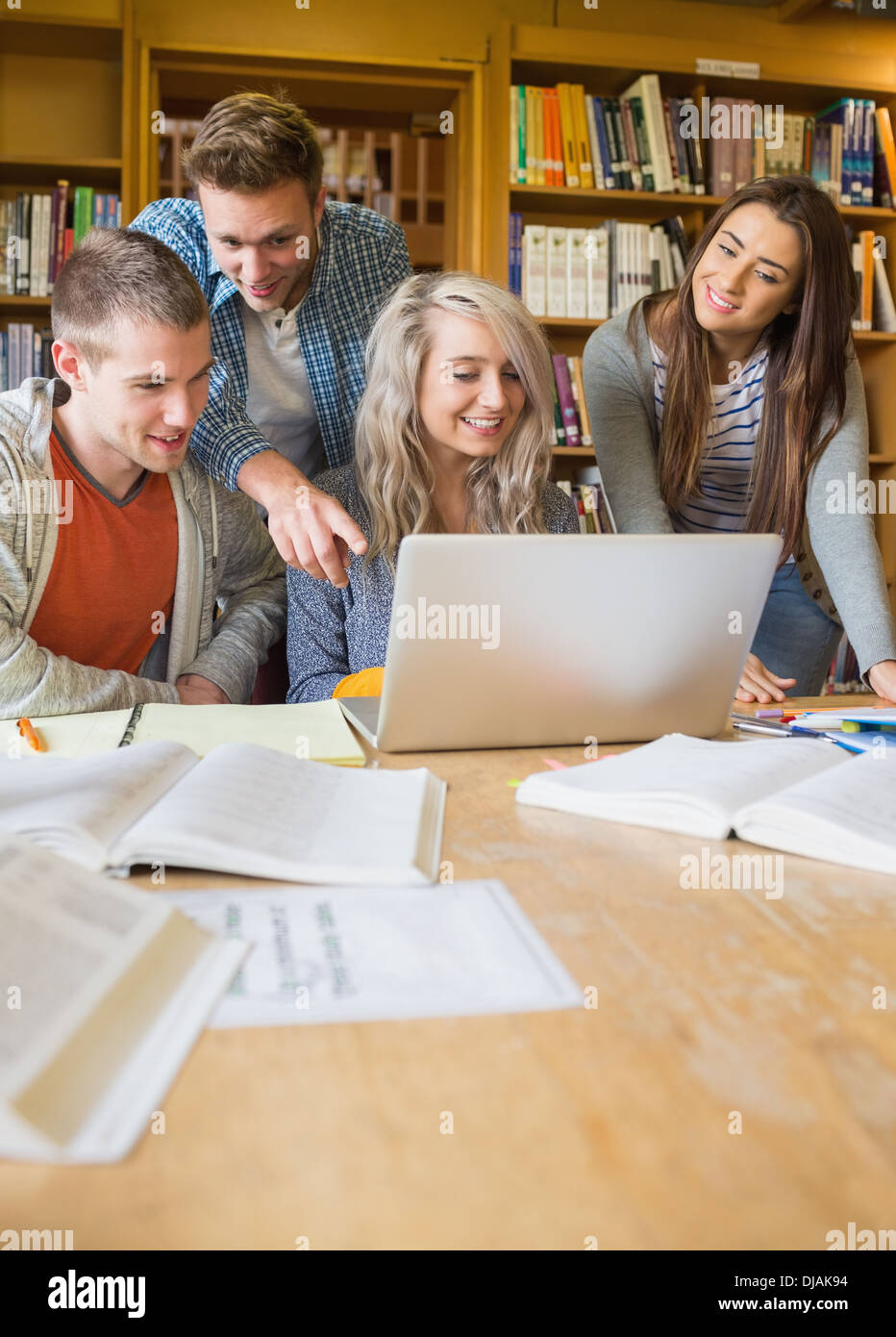 Students using computer library hi-res stock photography and images - Alamy