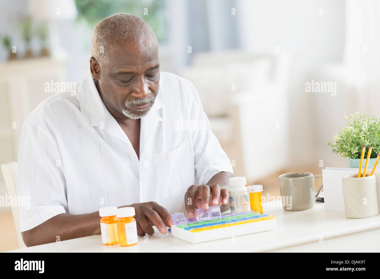 Pill boxes hi-res stock photography and images - Alamy