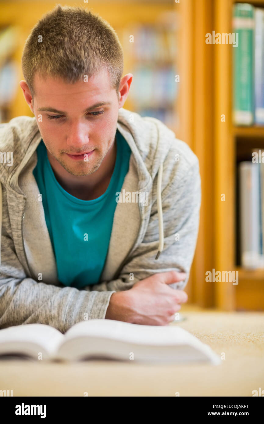 College student reading books hi-res stock photography and images - Alamy