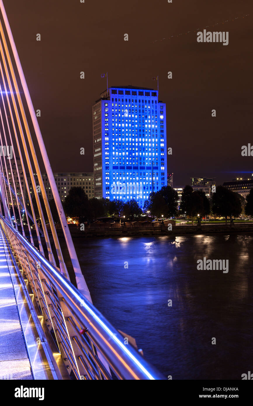 The Shell Building from Golden Jubilee Bridge Stock Photo - Alamy