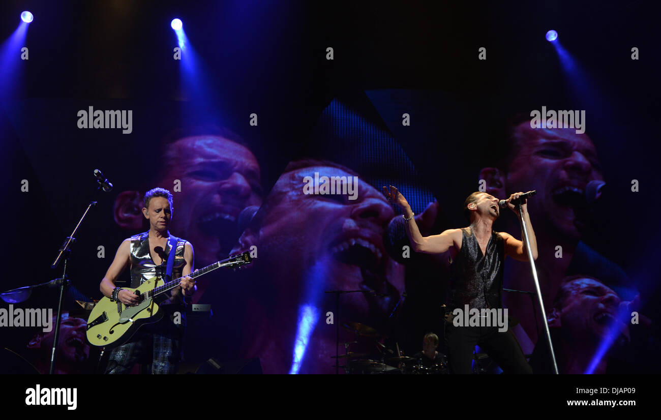 Dave gahan and martin gore hi-res stock photography and images - Alamy