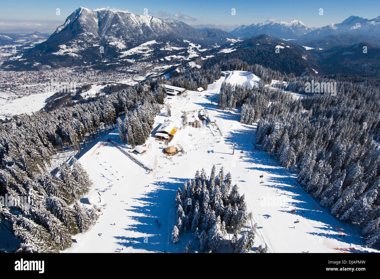 Skiers on Hausberg Mountain, winter landscape, Garmisch-Partenkirchen ...