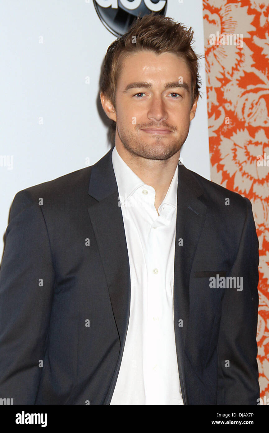 Robert Buckley Hart Of Dixie