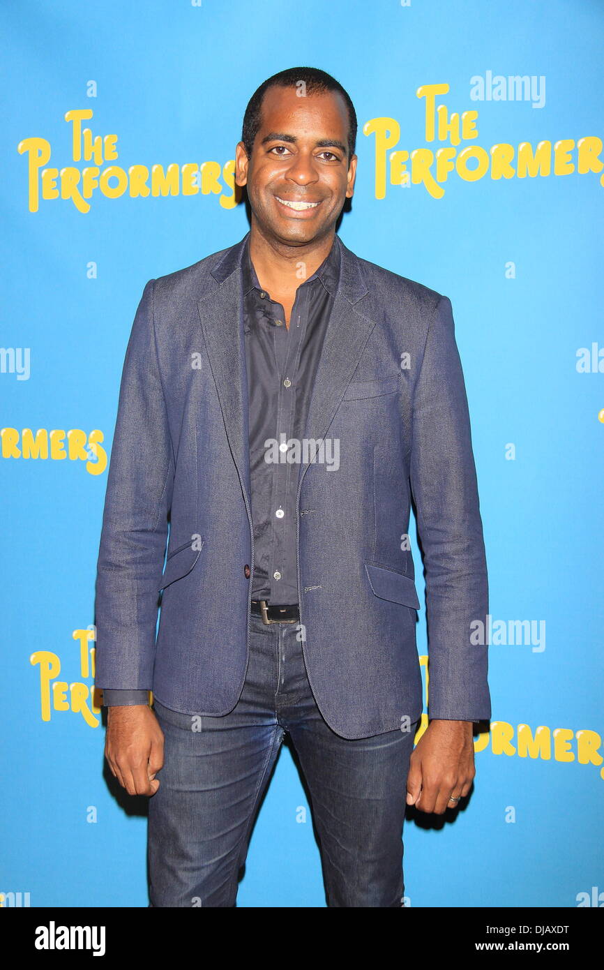 Daniel Breaker Meet and greet with the cast of the Broadway comedy ‘The ...