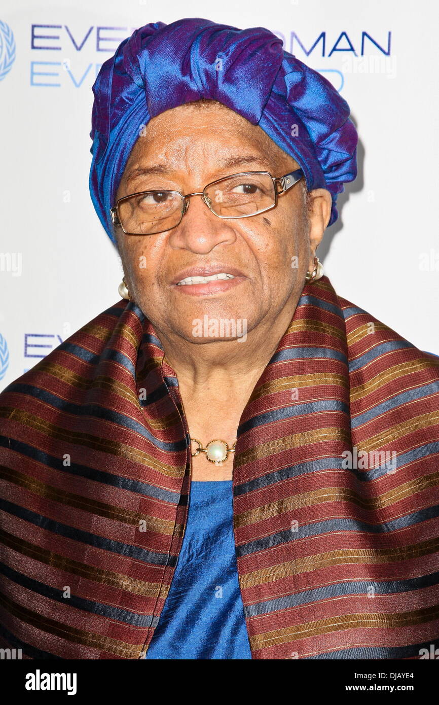 Ellen Johnson Sirleaf Stringe La Mano