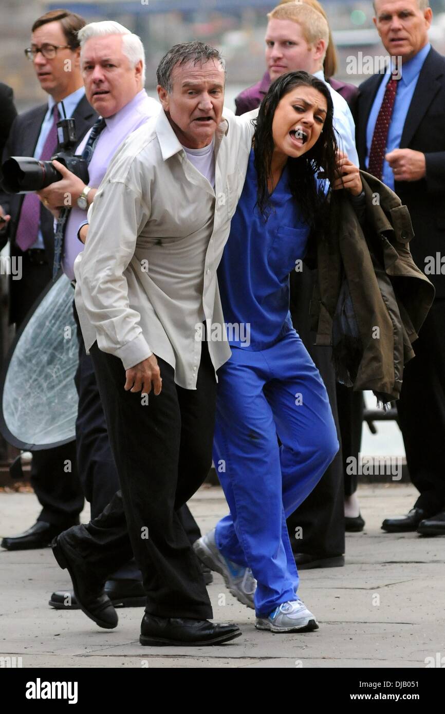 Mila Kunis and Robin Williams on the set of 'The Angriest Man in ...