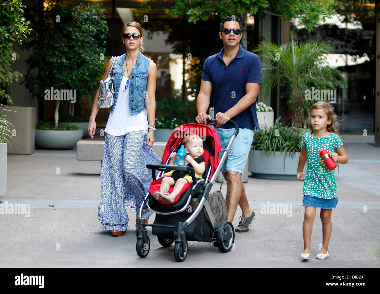 Jessica Alba, Cash Warren, Honor Marie Warren, and Haven Garner Warren ...