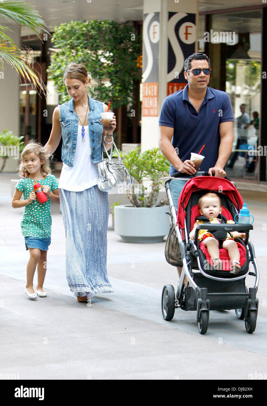 Jessica Alba, Cash Warren, Honor Marie Warren, and Haven Garner Warren ...