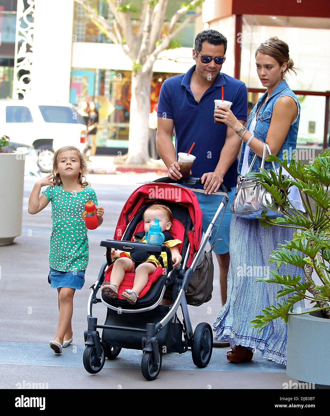 Jessica Alba, Cash Warren, Honor Marie Warren, and Haven Garner Warren ...
