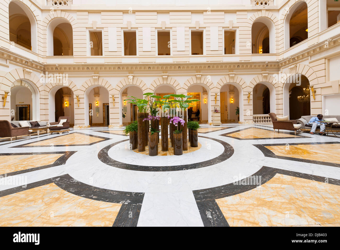 New york palace hi-res stock photography and images - Alamy