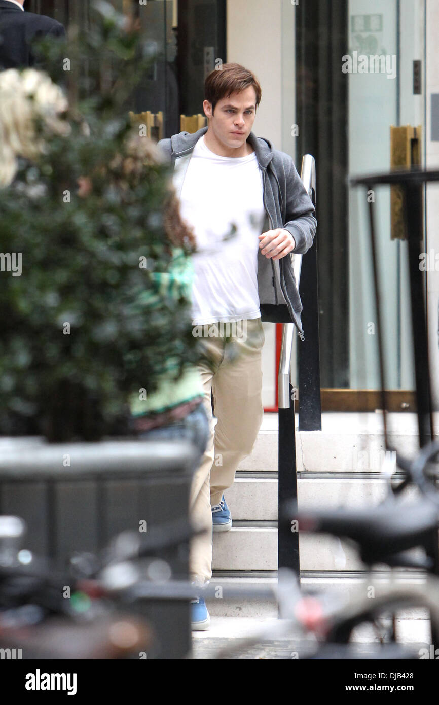 Chris pine jack ryan filming hi-res stock photography and images - Alamy