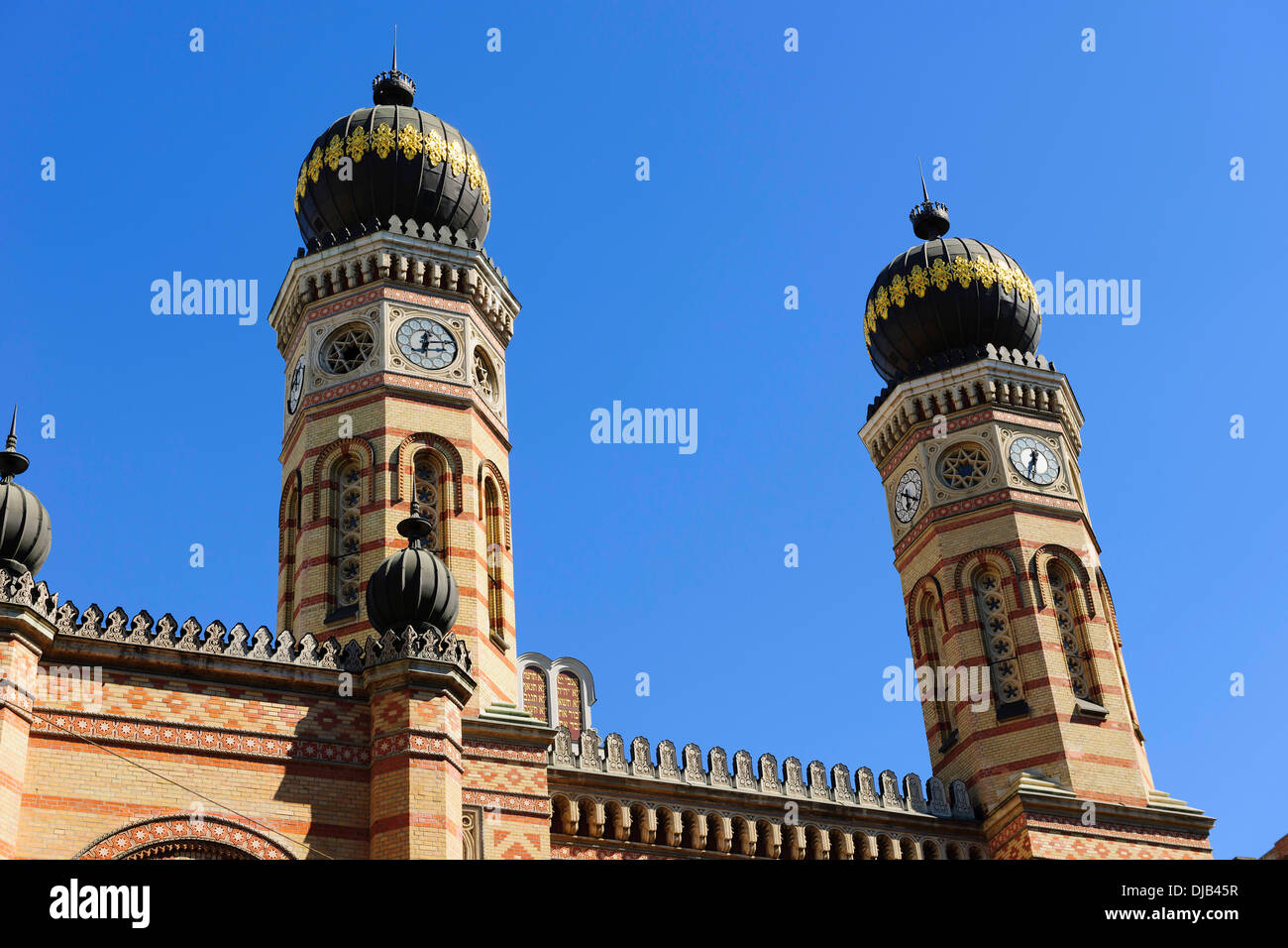 Onion dome synagogue hi-res stock photography and images - Alamy