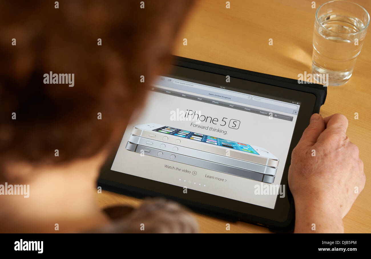 Apple online store Stock Photo - Alamy