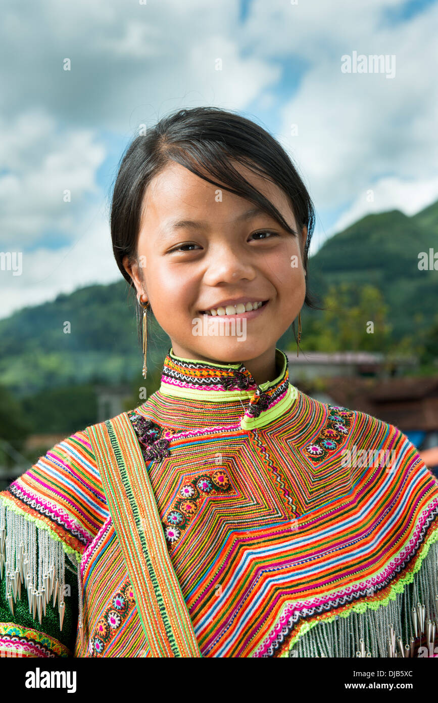 Portrait of Flower Hmong girl, Bac Ha, Lao Cai, Vietnam Stock Photo - Alamy