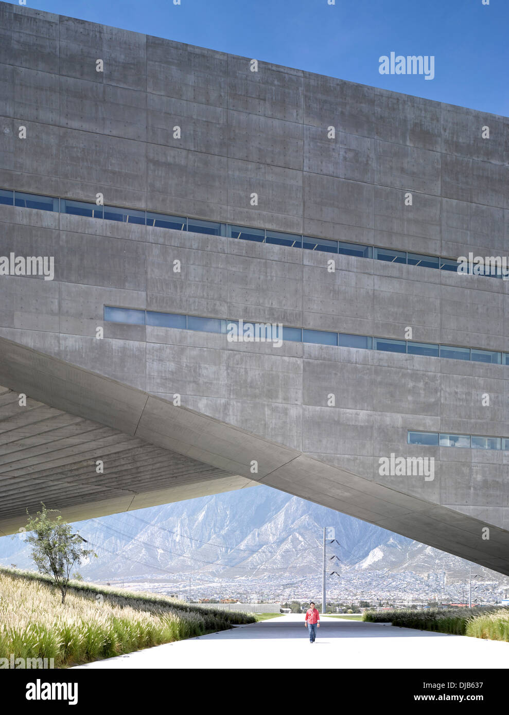 La Universidad de Monterrey (UDEM)-Centro Roberto Garza Sada de Arte ...