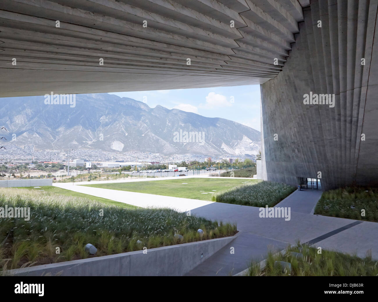 La Universidad de Monterrey (UDEM)-Centro Roberto Garza Sada de Arte ...
