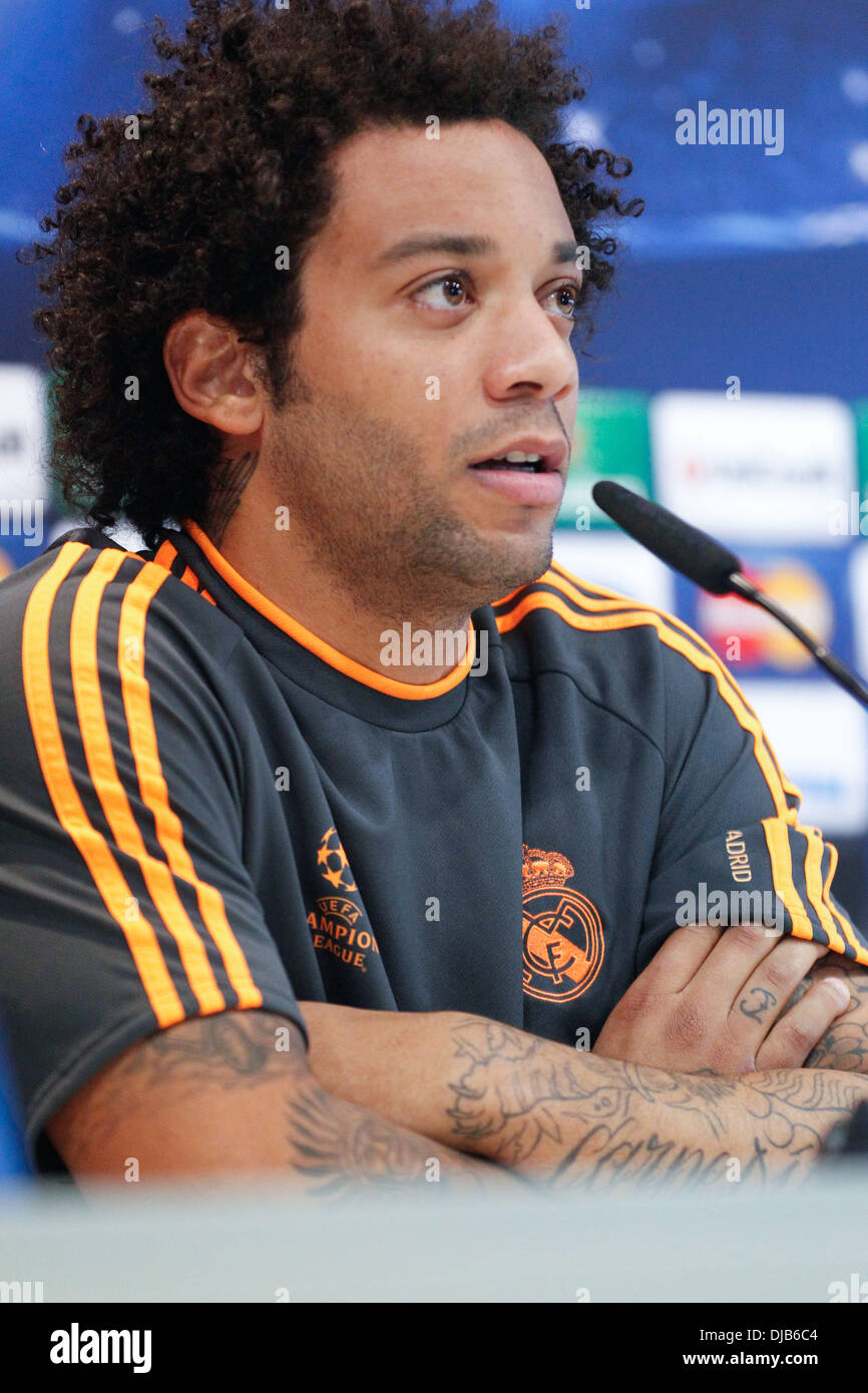 Real madrid left back hi-res stock photography and images - Alamy