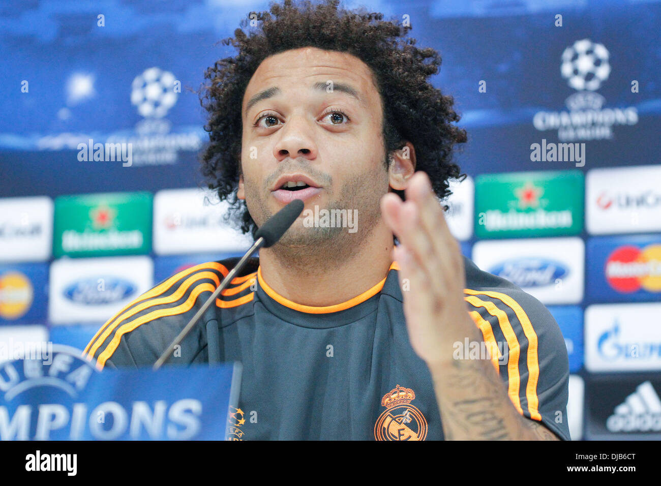 Real madrid left back hi-res stock photography and images - Alamy