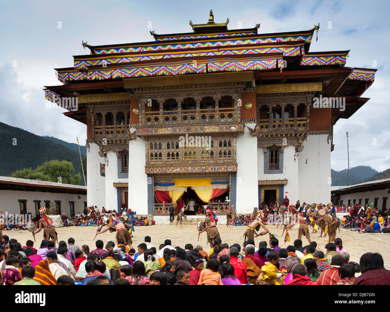 Bhutan, Phobjika, Gangte Goemba Tsechu, festival dancers in courtyard Stock Photo - Alamy