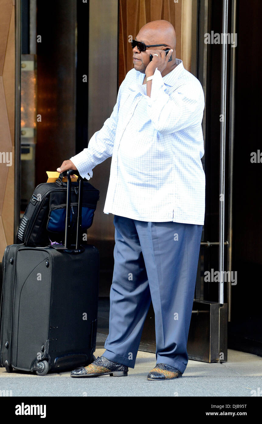Charles S. Dutton actor outside his Manhattan hotel with his luggage ...