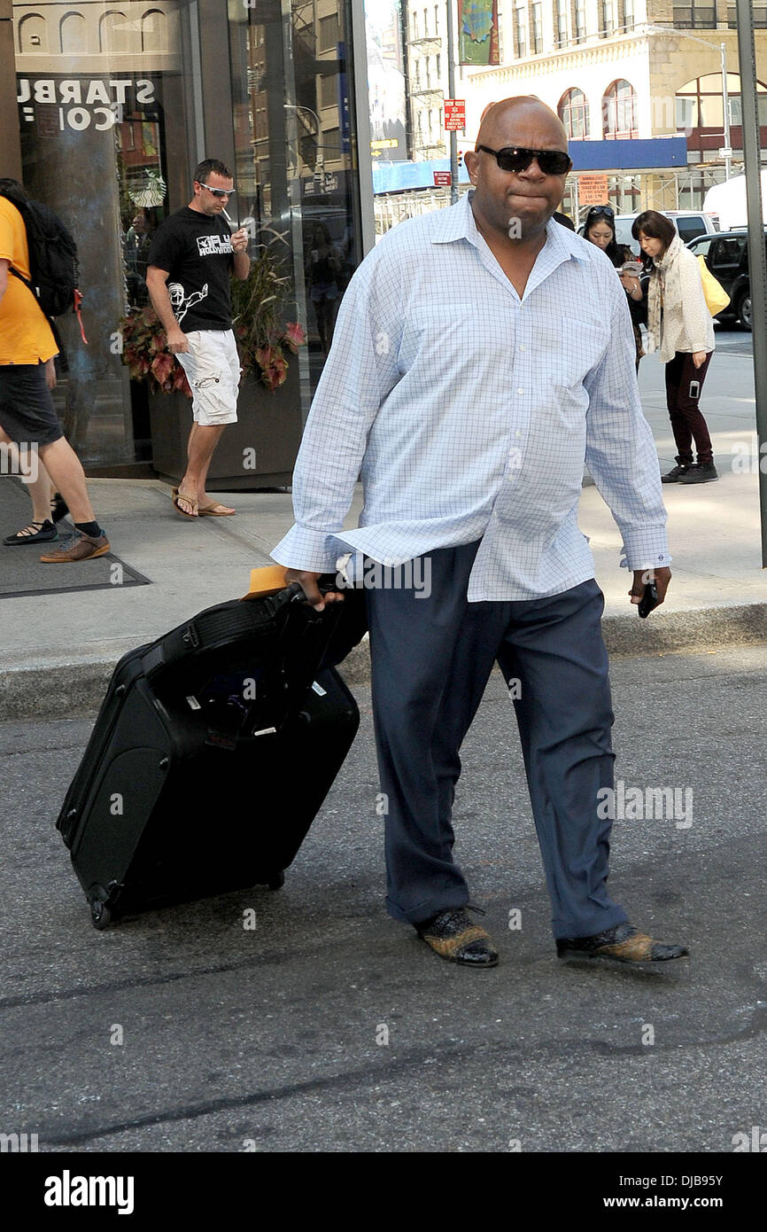 Charles S. Dutton actor outside his Manhattan hotel with his luggage ...