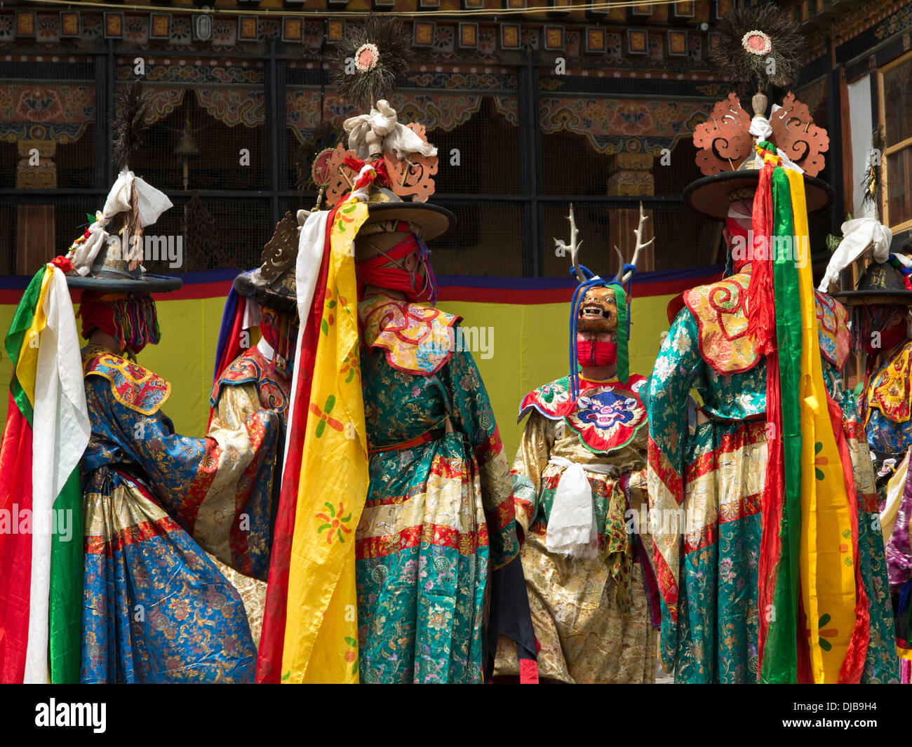 Bhutan, Phobjika, Gangte Goemba Tsechu, festival dancers in courtyard Stock Photo - Alamy
