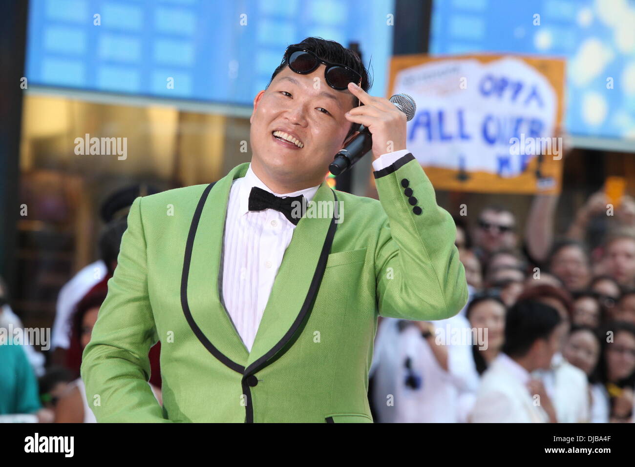 South Korean rapper PSY performs "Gangnam Style" live at Rockefeller ...