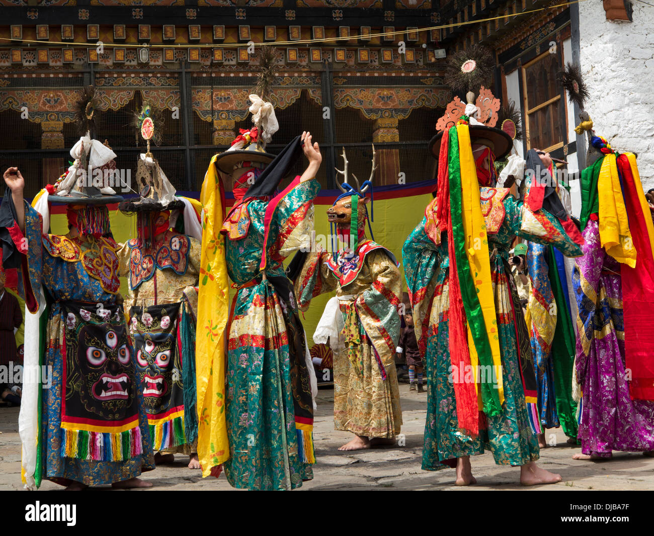 Bhutan, Phobjika, Gangte Goemba Tsechu, festival dancers in courtyard Stock Photo - Alamy