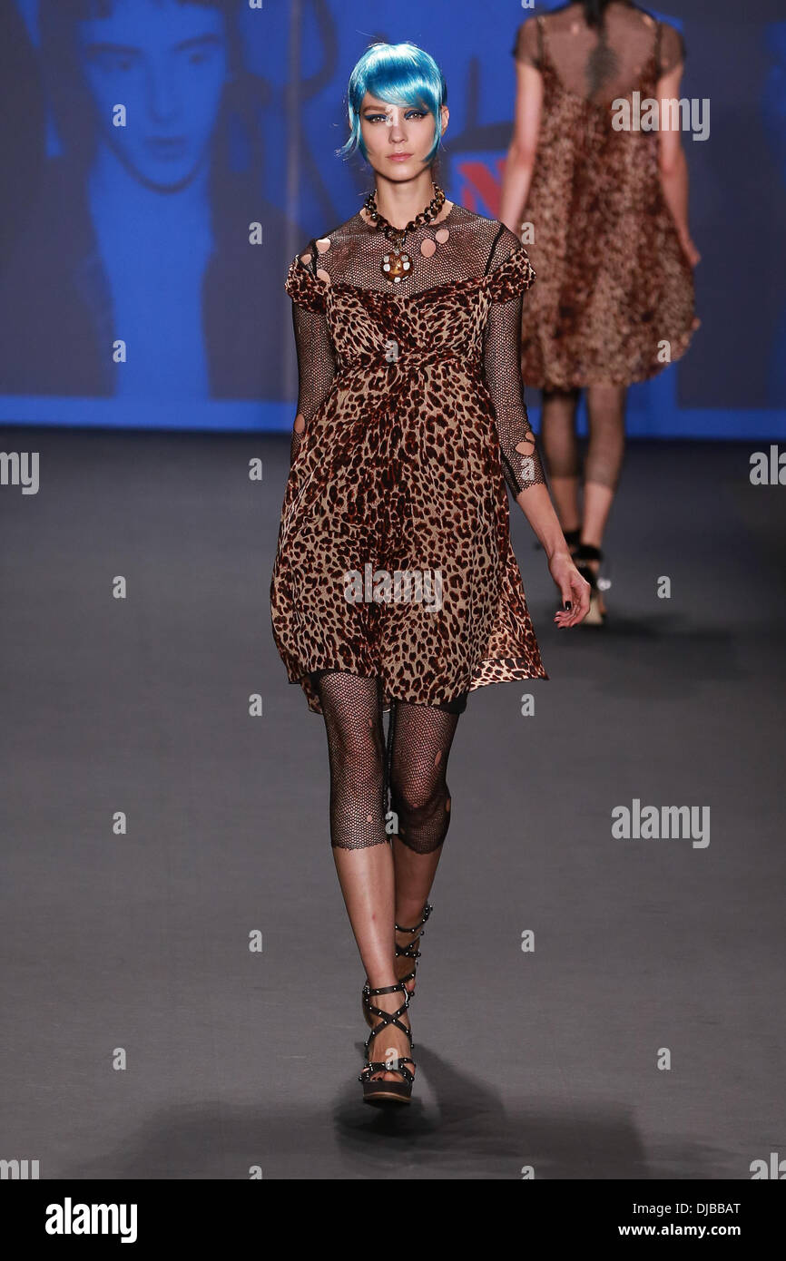 Model Mercedes-Benz New York Fashion Week Spring/Summer 2013- Anna Sui ...