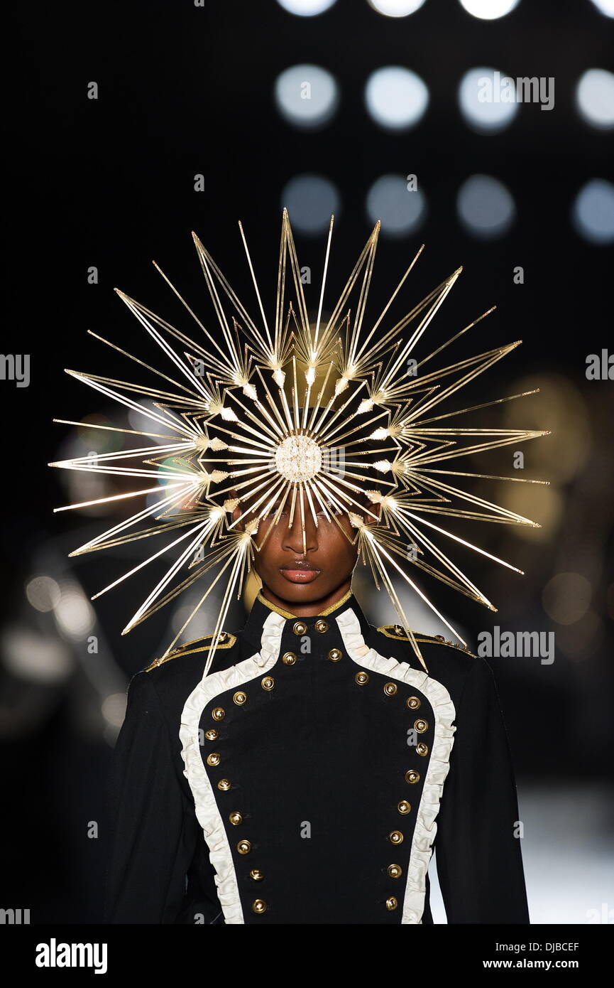 Model London Fashion Week Spring/Summer 2013 - Philip Treacy - Catwalk ...
