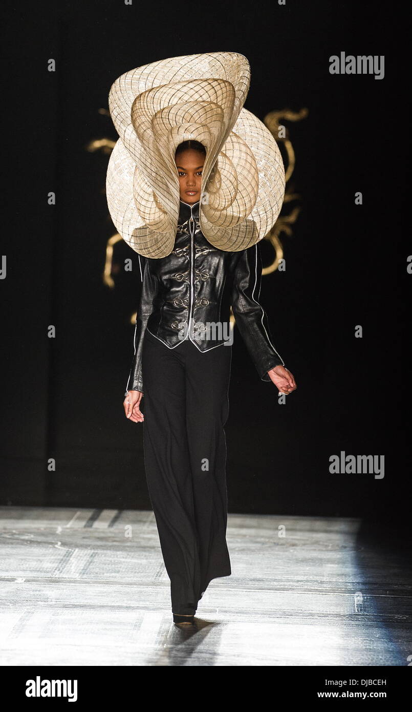 Model London Fashion Week Spring/Summer 2013 - Philip Treacy - Catwalk ...