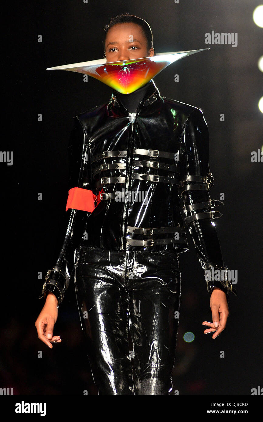 Model London Fashion Week Spring/Summer 2013 - Philip Treacy - Catwalk ...