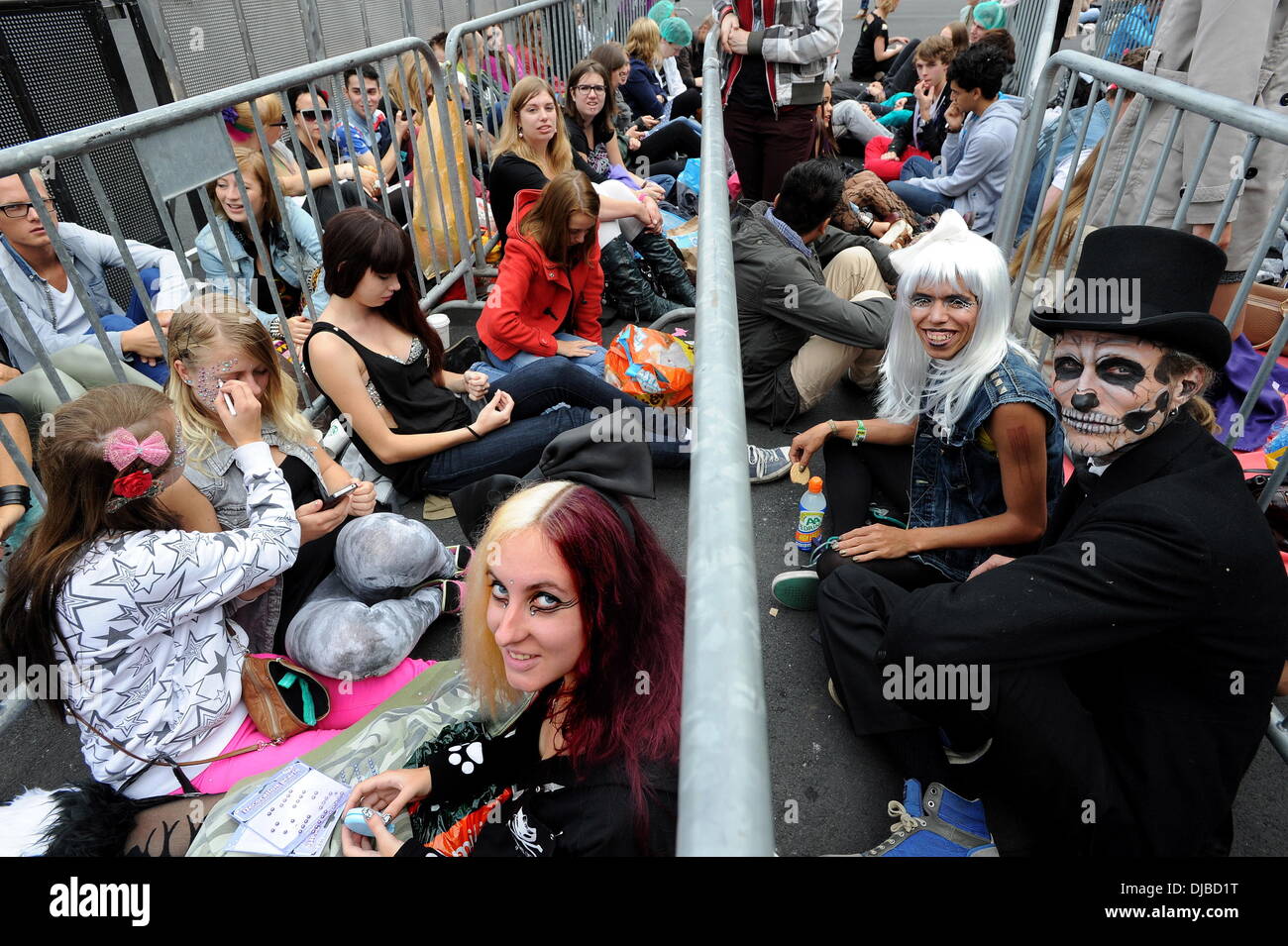 Sold out concerts hi-res stock photography and images - Alamy