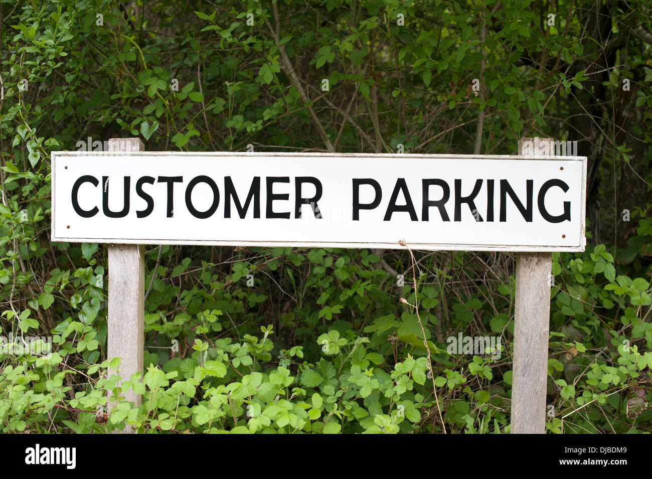Customer Parking Sign Black on White Clear Bold Stock Photo - Alamy