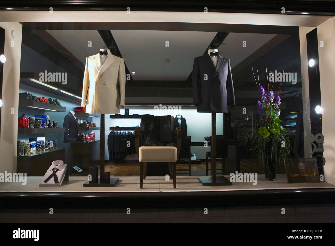 Tailoring shop hi-res stock photography and images - Alamy