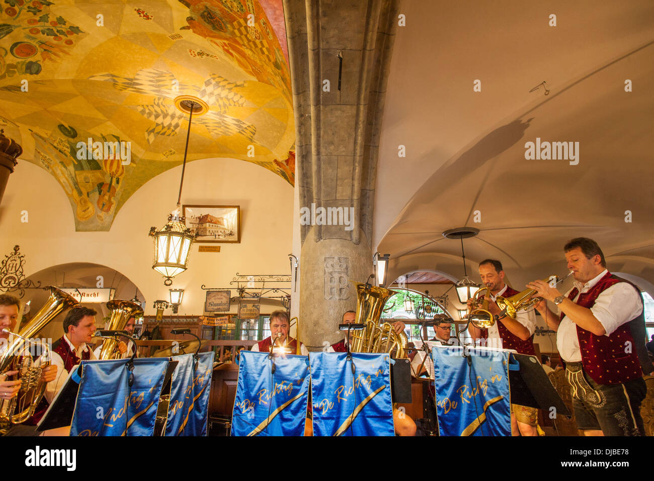 Traditional german musicians hi-res stock photography and images - Alamy
