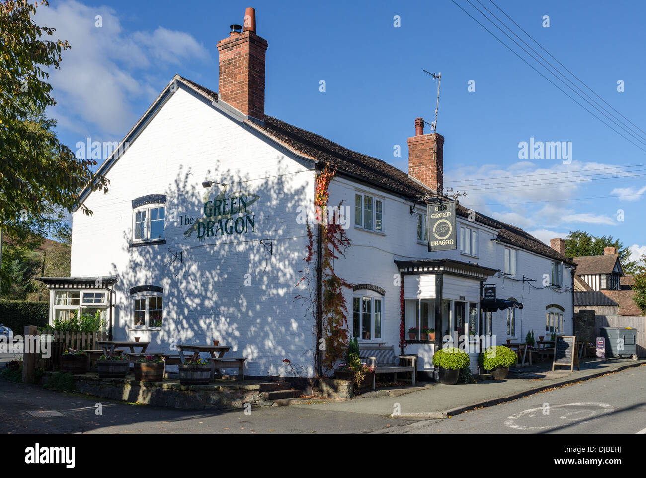 Green dragon pub hi-res stock photography and images - Alamy