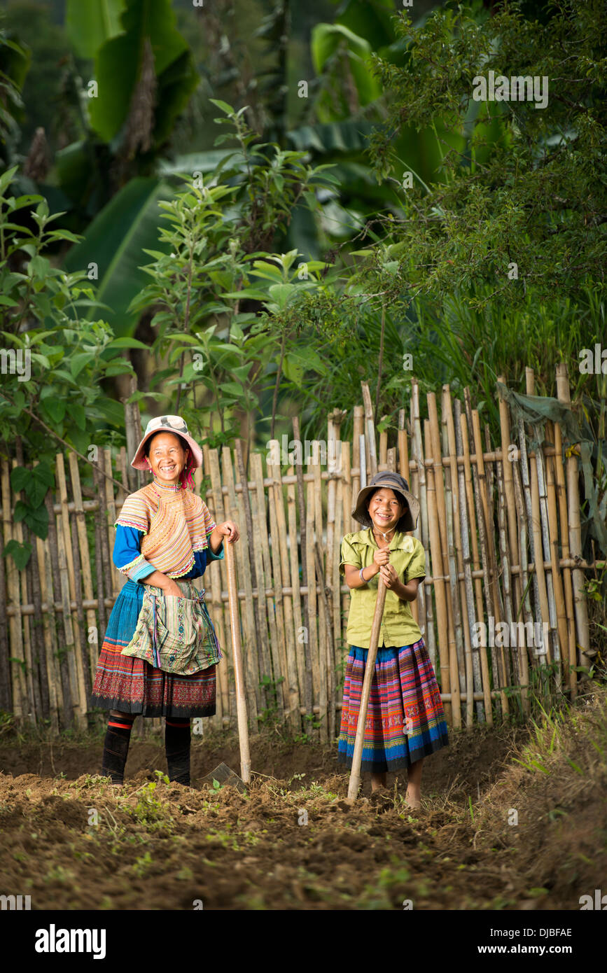 Hmong family hi-res stock photography and images - Alamy