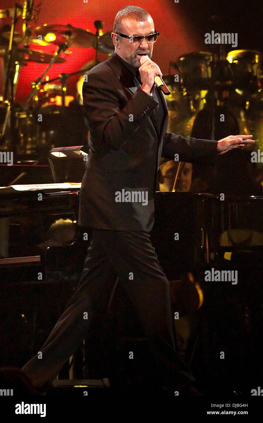 George Michael performing his Symphonica Tour at Manchester Evening ...