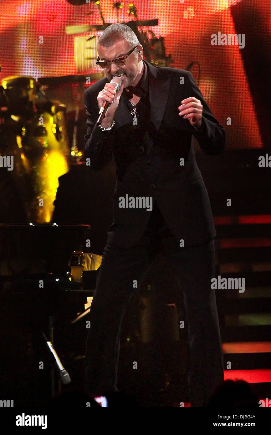 George Michael performing his Symphonica Tour at Manchester Evening ...