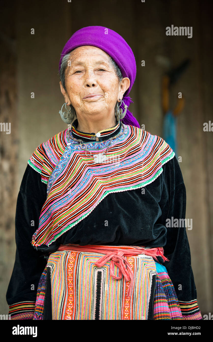 Old flower hmong woman bac ha vietnam hi-res stock photography and ...