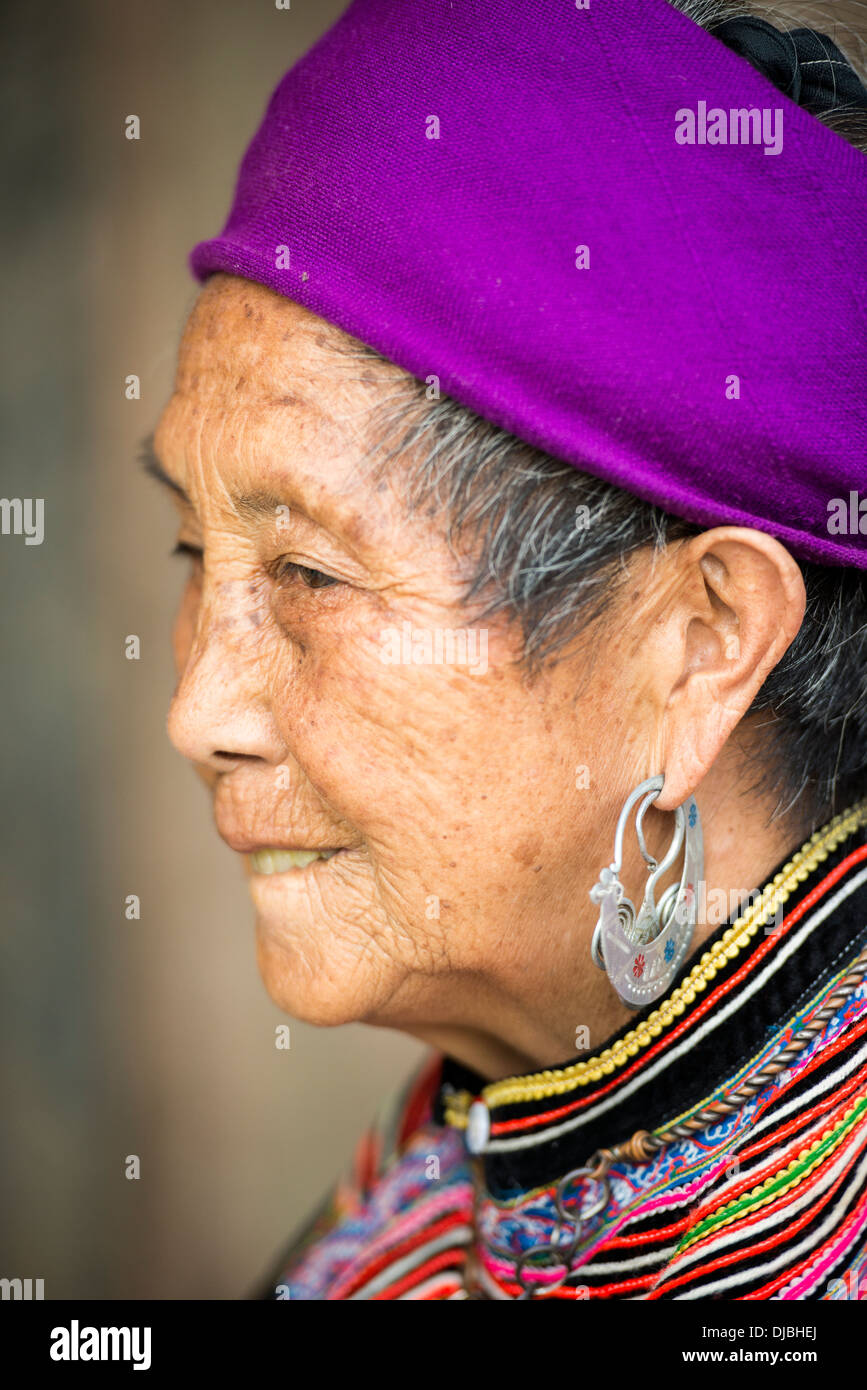Portrait of old minority group Fower Hmong woman, Bac Ha, Lao Cai ...