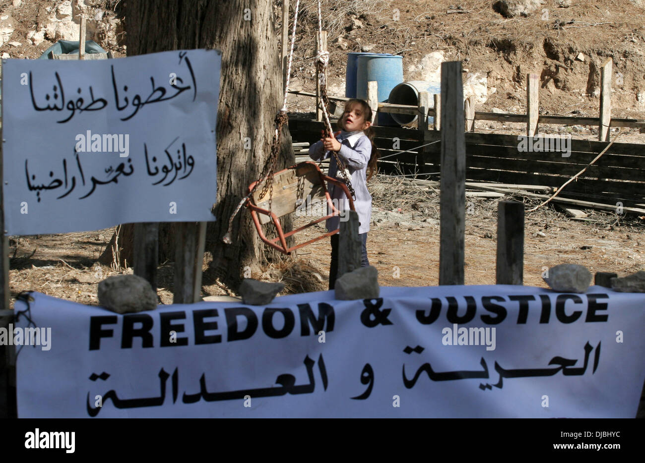 Nablus, West Bank, Palestinian Territory, . 26th Nov, 2013. Palestinian ...