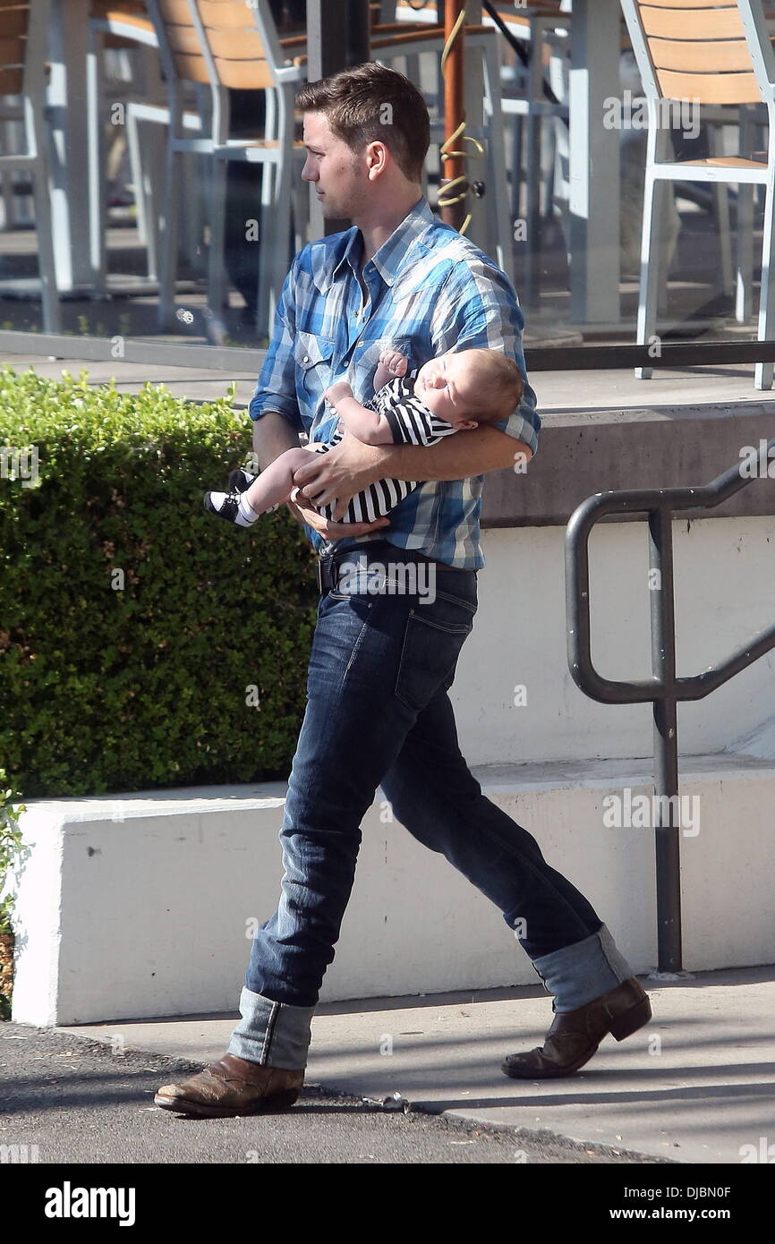 'Twilight' star Jackson Rathbone seen with girlfriend Sheila Hafsadi ...