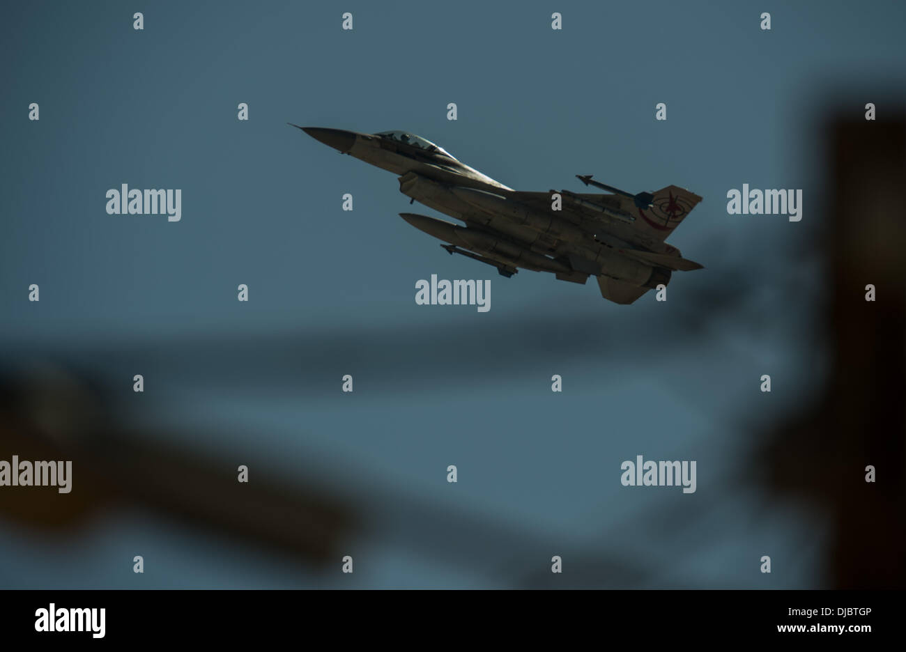 (131126) -- OVDA AIR BASE (ISRAEL), Nov. 26, 2013 (Xinhua) -- A U.S ...