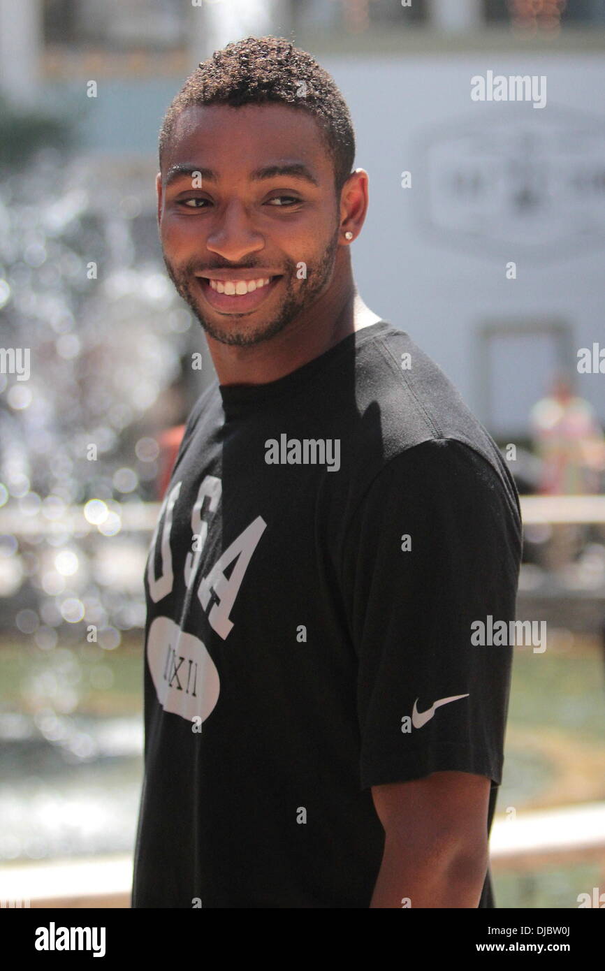 Cullen Jones Celebrities at The Grove for the 'Extra ' Palooza ...