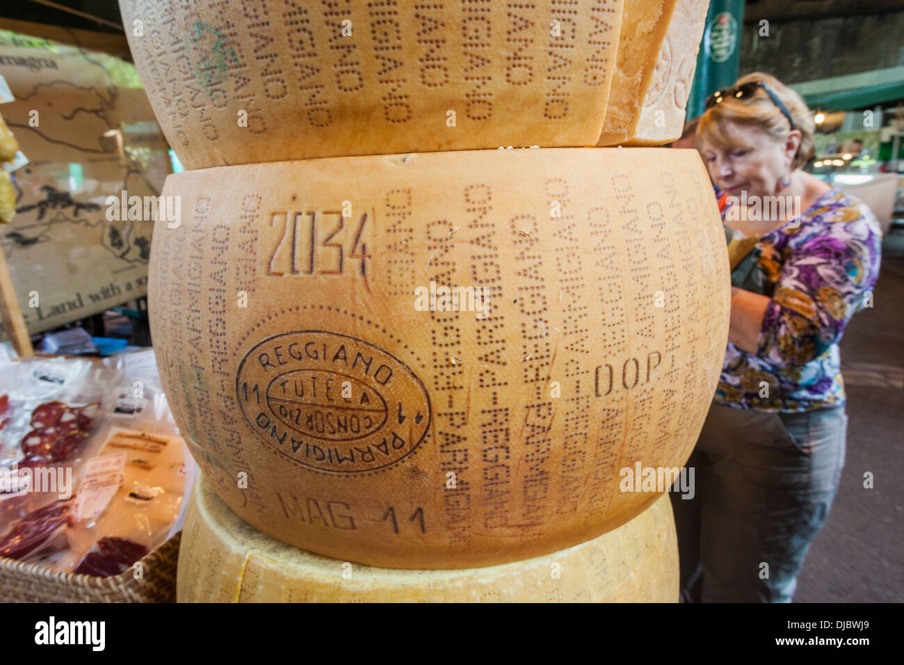 England, London, Southwark, Borough Market, Cheese Stall, Cheese ...