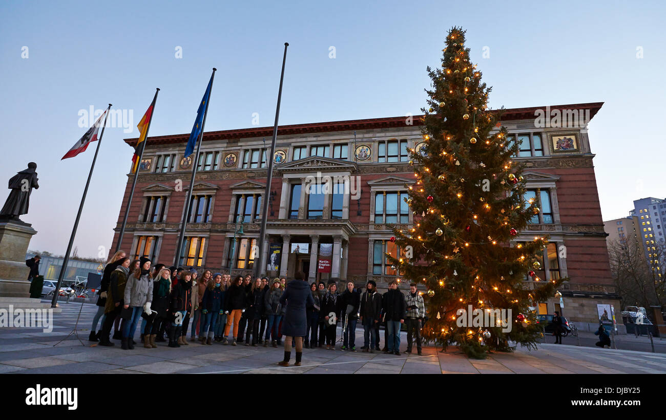 14 meters high hi-res stock photography and images - Alamy