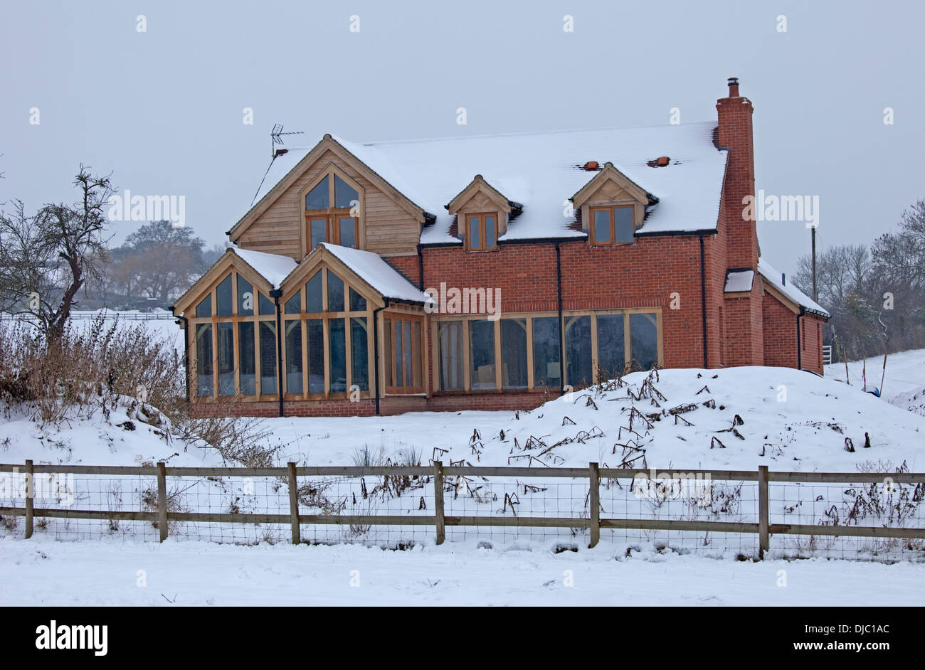 Timber frame house uk hi-res stock photography and images - Alamy